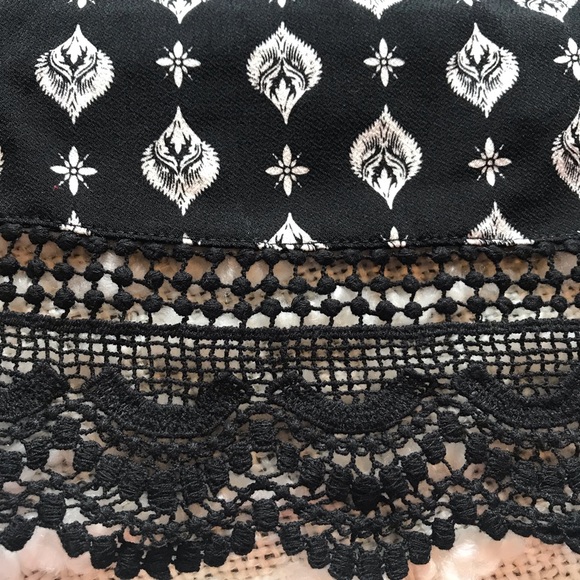Mason + Mackenzie | Tops | Mason Mackenzie Crop Top With Lace Trim Xl ...